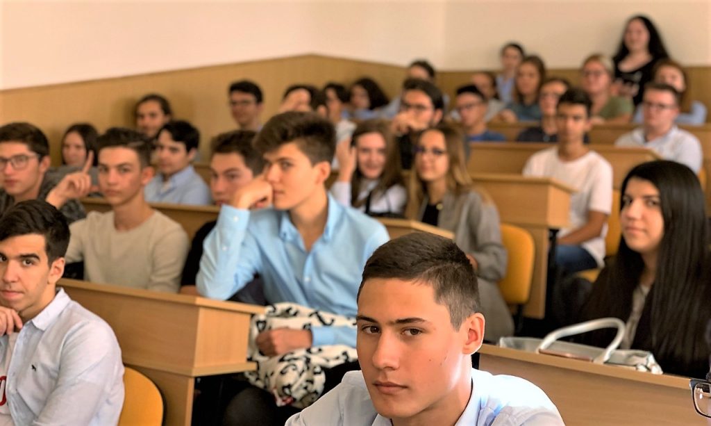 De la “Activ” la “Superlativ” – Asociația Mâini Întinse