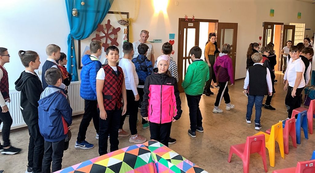 Asociația Mâini Întinse – APROAPE DE TINE